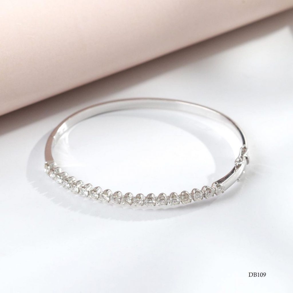 7 Model Gelang Bangle Emas yang Unik dan Cantik