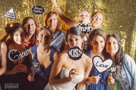 10 Contoh Backdrop Unik Inspirasi Pernikahanmu - V&CO Jewellery News