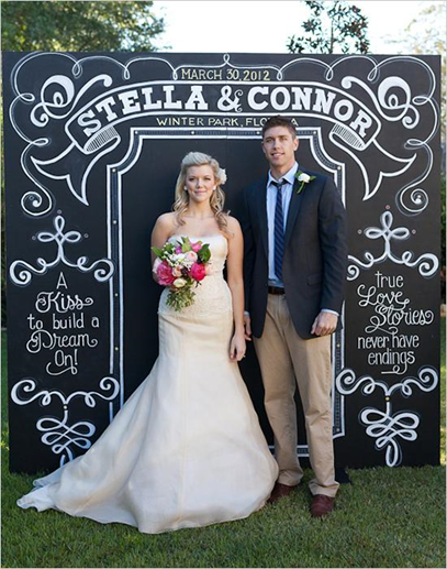 10 Contoh Backdrop Unik Inspirasi Pernikahanmu - V&CO Jewellery News