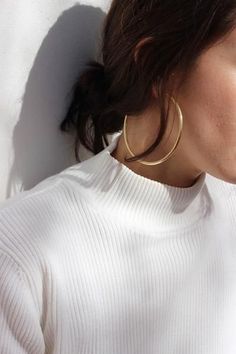 5 Model Anting Emas Putih Simple dan Menawan - V&CO Jewellery News