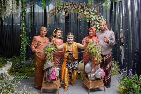 Bubak Manten, dalam Pernikahan Adat Jawa | V&Co Jewellery