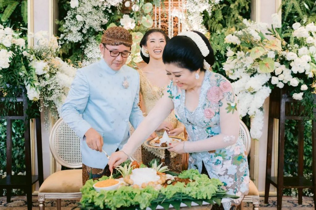 Rangkaian Prosesi Pernikahan Adat Jawa | V&Co Jewellery