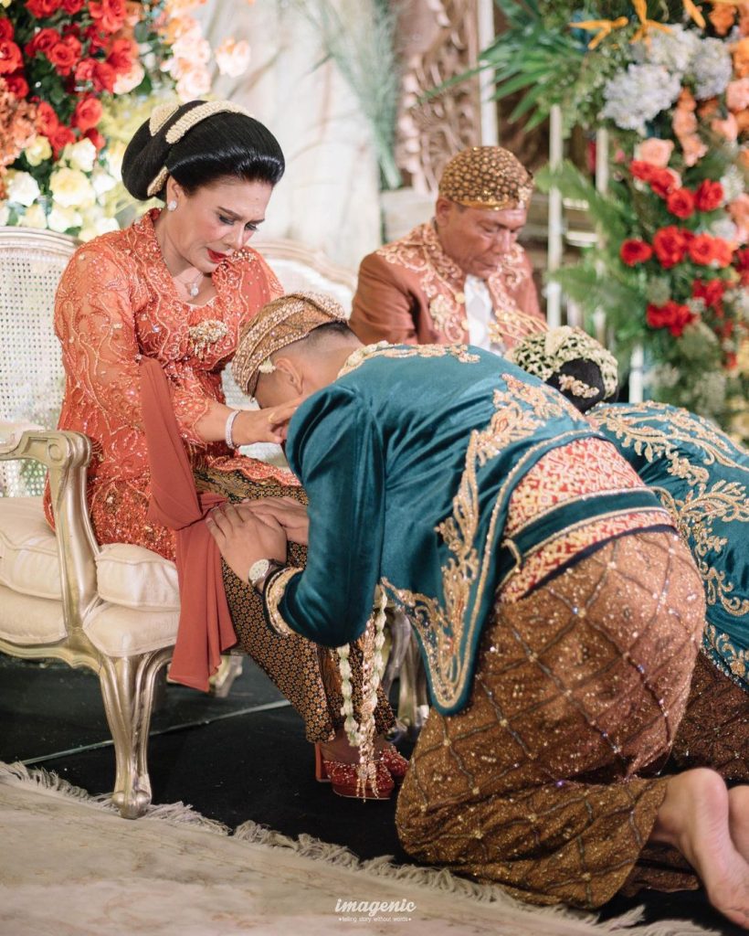 Rangkaian Prosesi Pernikahan Adat Jawa | V&Co Jewellery