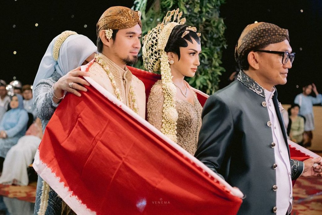 Rangkaian Prosesi Pernikahan Adat Jawa | V&Co Jewellery