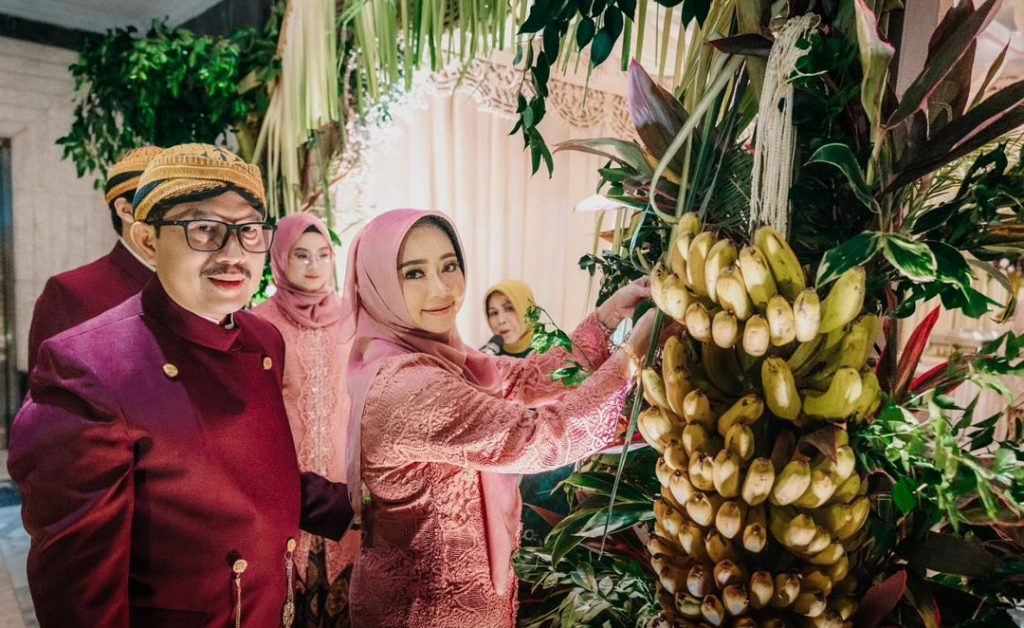 Rangkaian Prosesi Pernikahan Adat Jawa | V&Co Jewellery