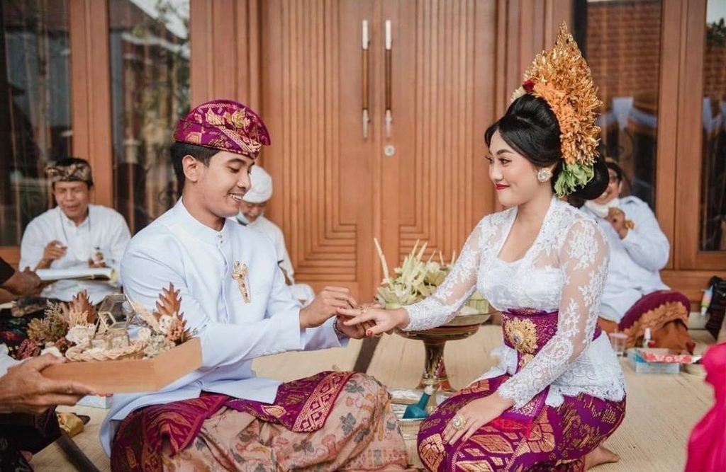 3 Jenis Baju Pengantin Bali dan Filosofi di Baliknya