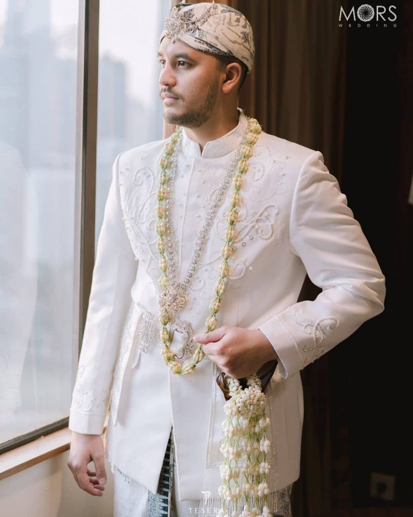 Mengenal 4 Macam Baju Pengantin Sunda yang Penuh Pesona