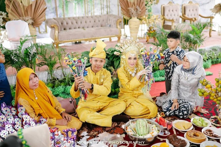 18 Tata Cara Pernikahan Adat Melayu Riau & Segala Persiapannya