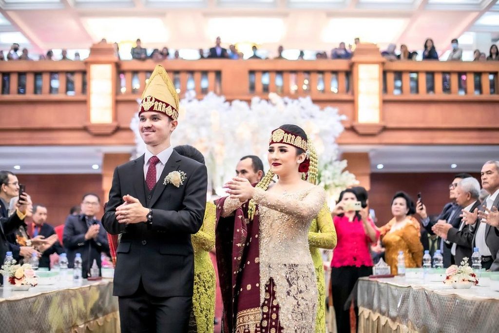 6 Tradisi Pernikahan Adat di Indonesia yang Unik dan Sarat Makna