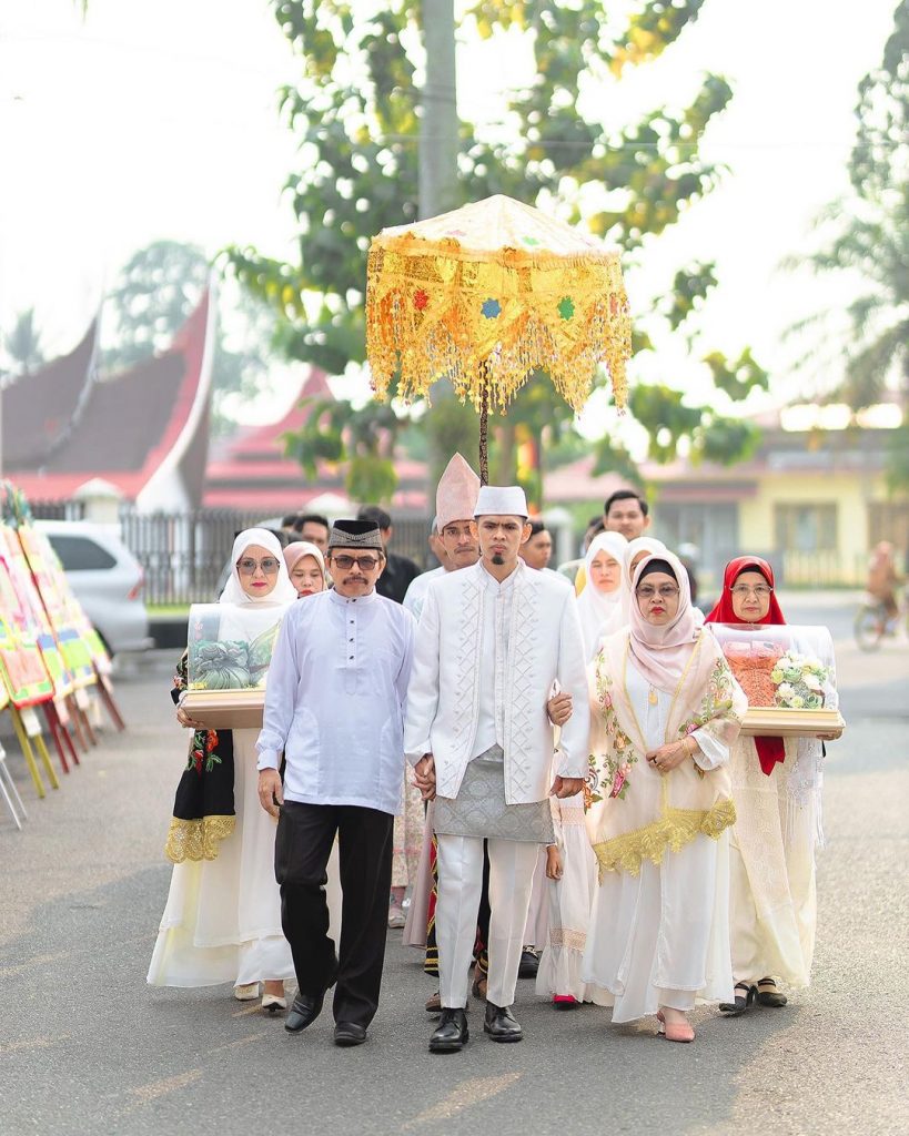 11 Prosesi Pernikahan Adat Padang