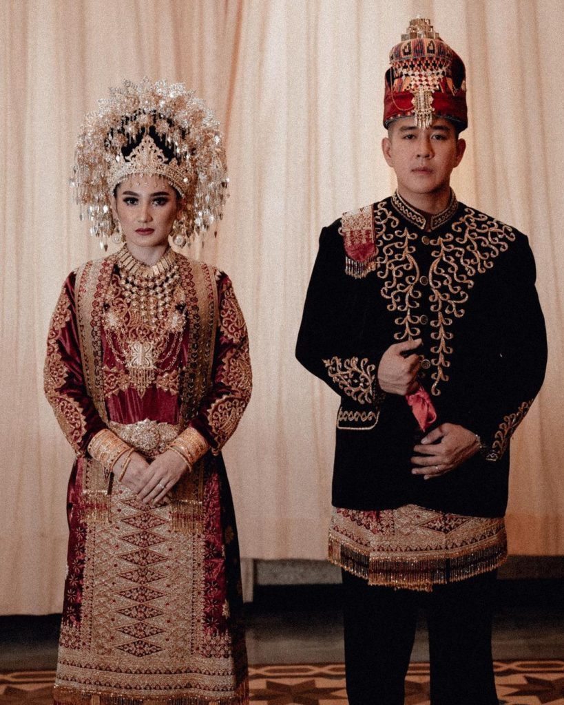 8 Pakaian Tradisional Unik dalam Pernikahan Adat di Indonesia
