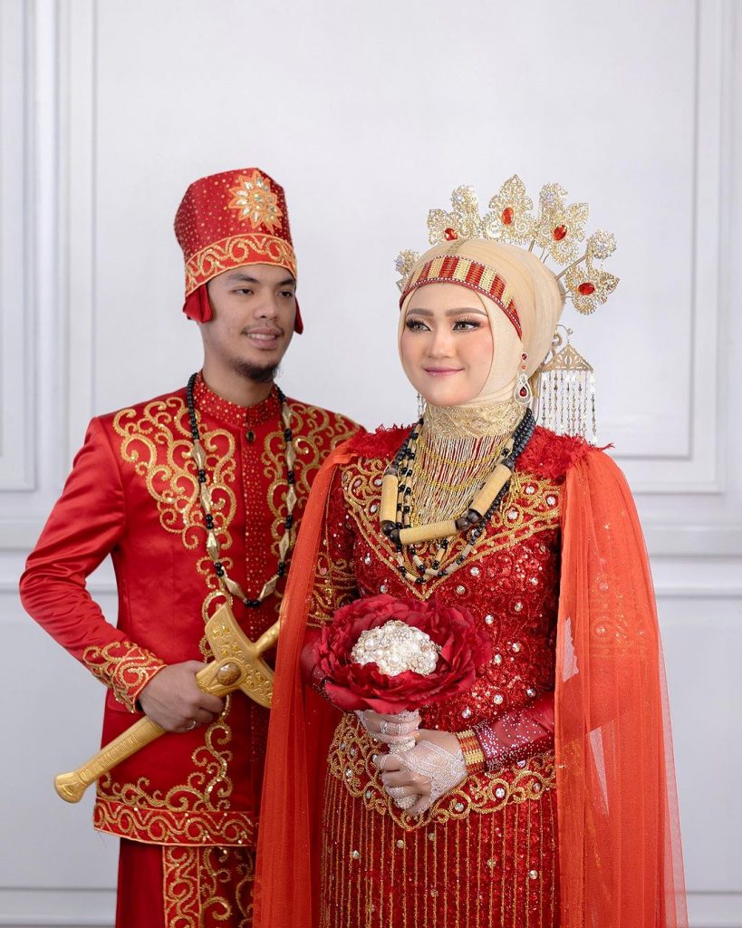 8 Pakaian Tradisional Unik dalam Pernikahan Adat di Indonesia