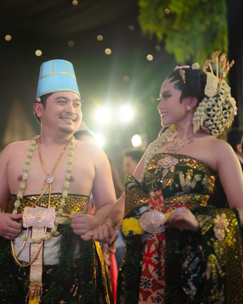 Langkah Demi Langkah Prosesi Sinduran Adat Jawa - V&CO Jewellery News