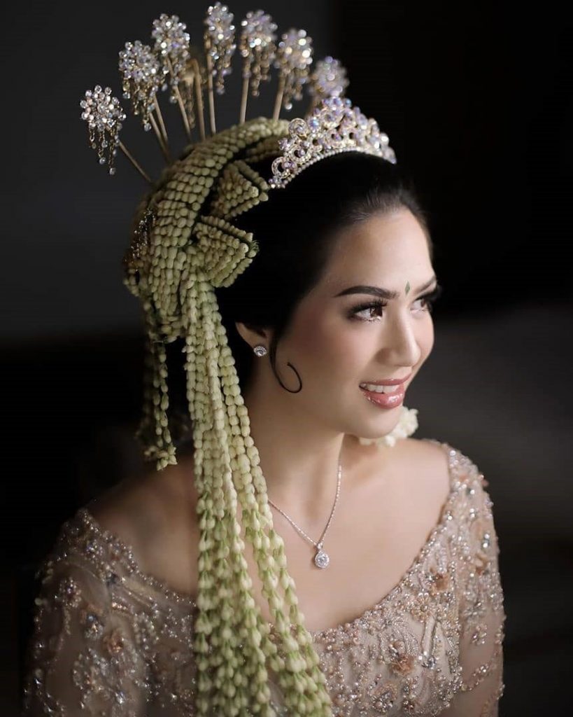 Mengupas Sejarah dan Filosofi Pakaian Pengantin Sunda yang Menawan