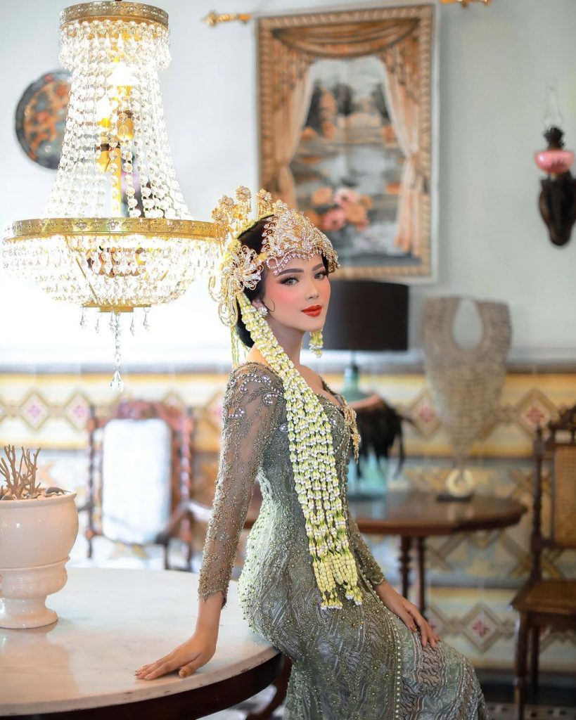 Mengupas Sejarah dan Filosofi Pakaian Pengantin Sunda yang Menawan