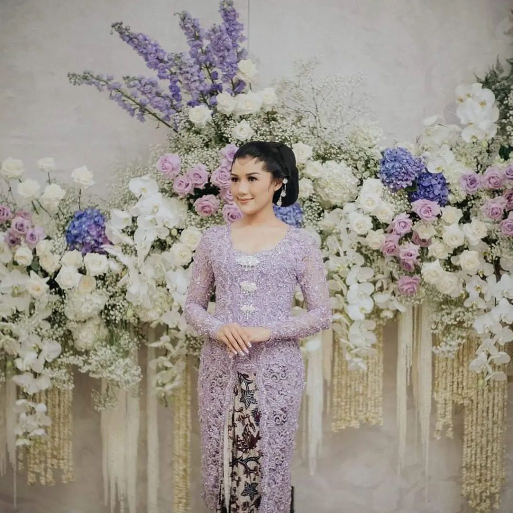 6 Rekomendasi Desainer Kebaya Pengantin Modern Langganan Para Artis!