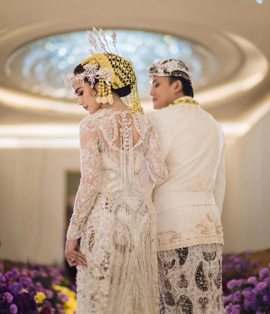 Mengupas Sejarah dan Filosofi Pakaian Pengantin Sunda yang Menawan