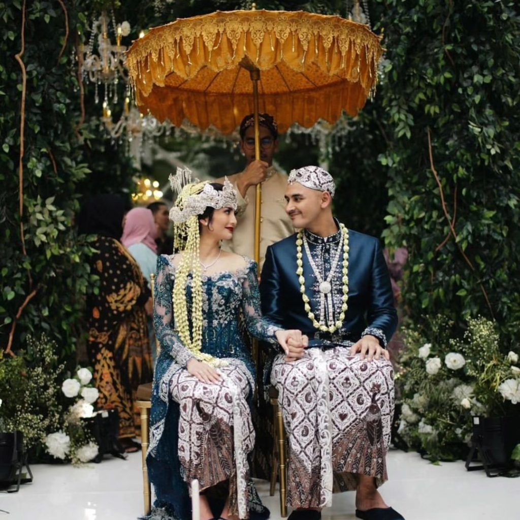 Mengupas Sejarah dan Filosofi Pakaian Pengantin Sunda yang Menawan