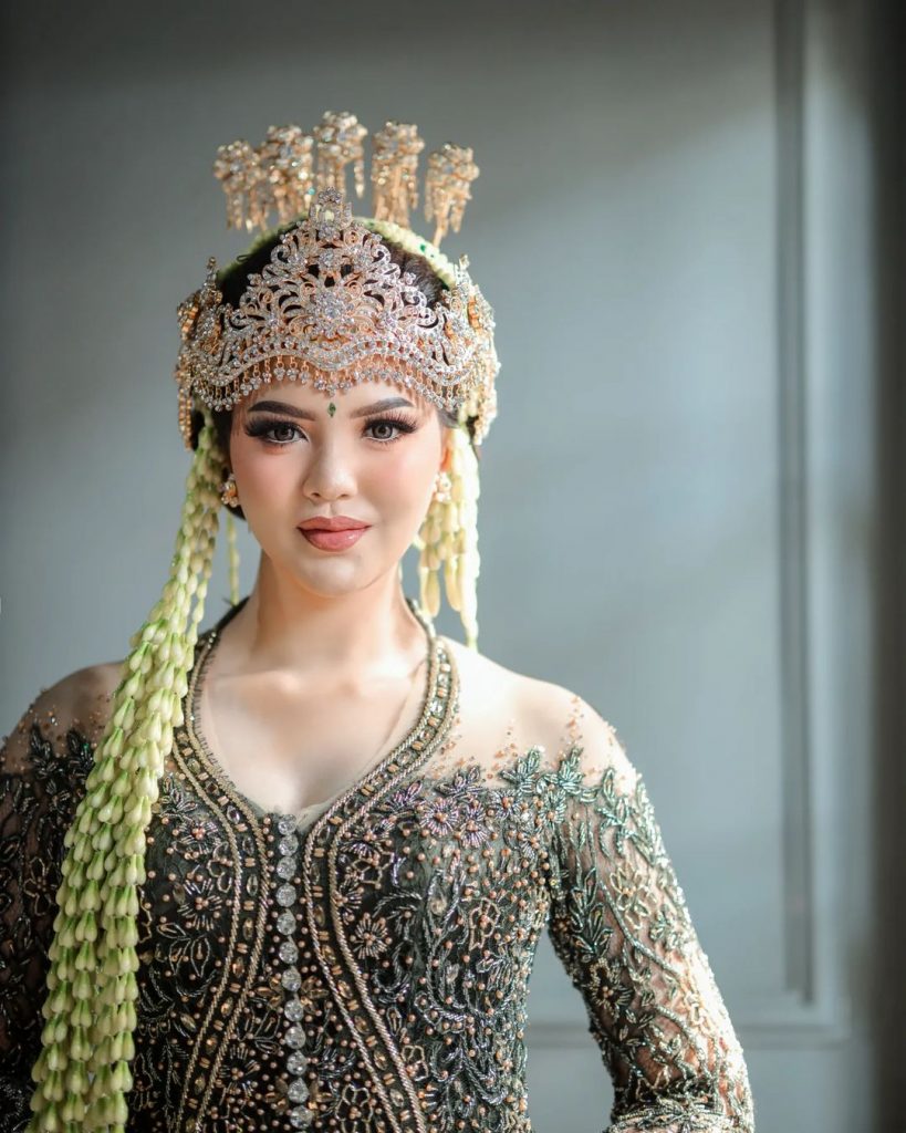 Mengupas Sejarah dan Filosofi Pakaian Pengantin Sunda yang Menawan