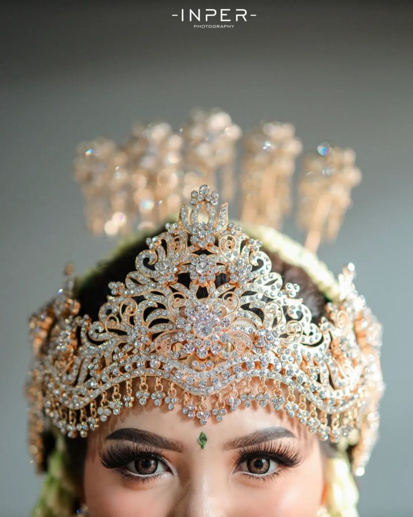 Mengupas Sejarah dan Filosofi Pakaian Pengantin Sunda yang Menawan