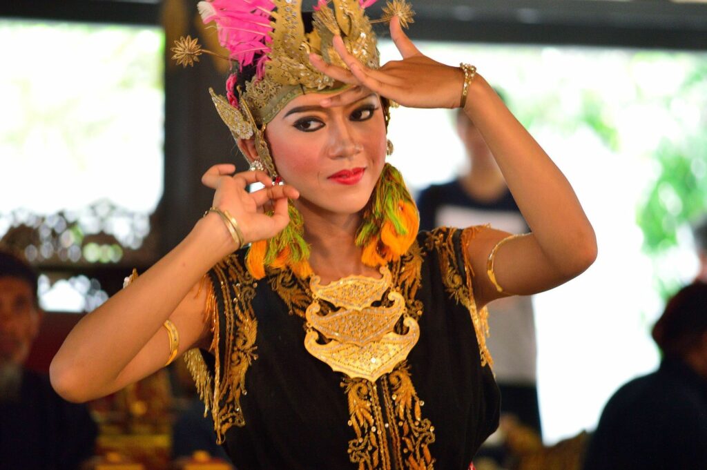 10 Perhiasan Etnik Berbagai Daerah: Tunjukkan Pesona Budaya Indonesia ...